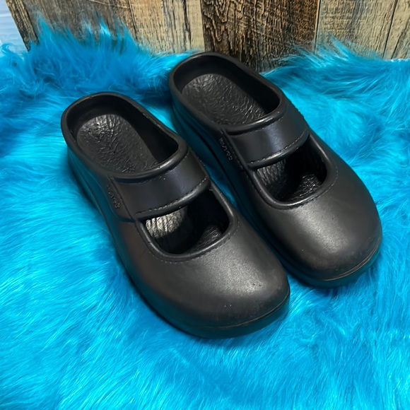 Klogs | Shoes | Klogs Size 8 Slip Resistant And Non Marking Solid Black ...